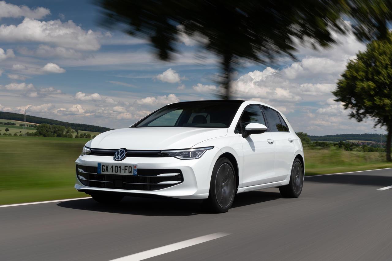 Photo 1 - Volkswagen golf blanche - Résultats 2024 des constructeurs ...