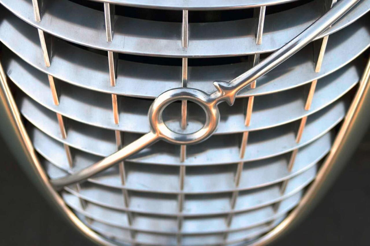 Photo 13 - La calandre porte le logo de Volvo. - Volvo T6 Roadster ...