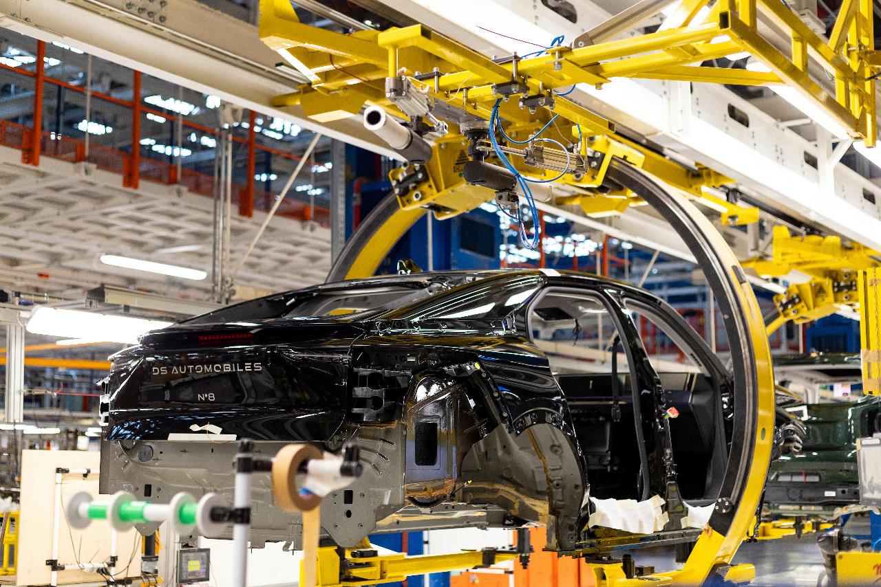 Photo 4 - Longue de 4,82 m, la DS N°8 est le nouveau fleuron de la ...