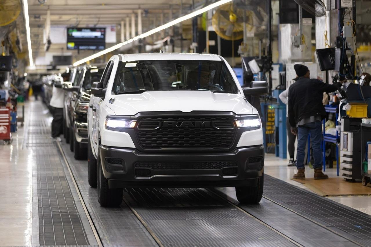Photo 2 - usine ram stellantis - Les livraisons de Stellantis en baisse ...