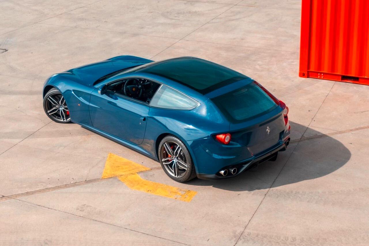 Photo 2 - La voiture fut commandée dans une teinte spéciale. - La ...