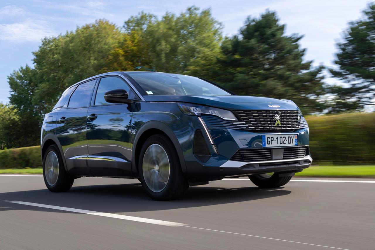 Peugeot e-408 (2024). Premières images et infos techniques sur la berline crossover électrique