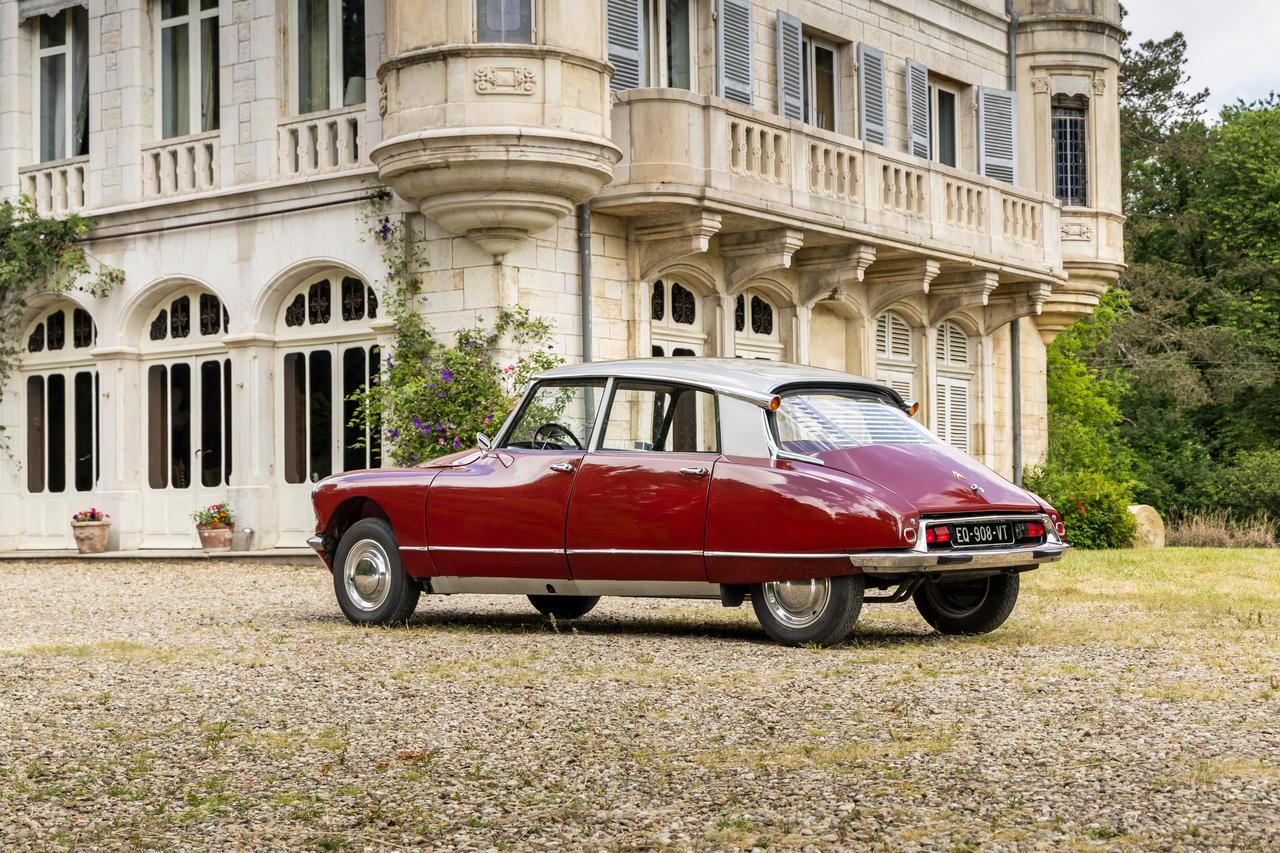 Photo 12 - Vue arrière Citroën DS - 70 ans de Citroën DS : au volant d ...