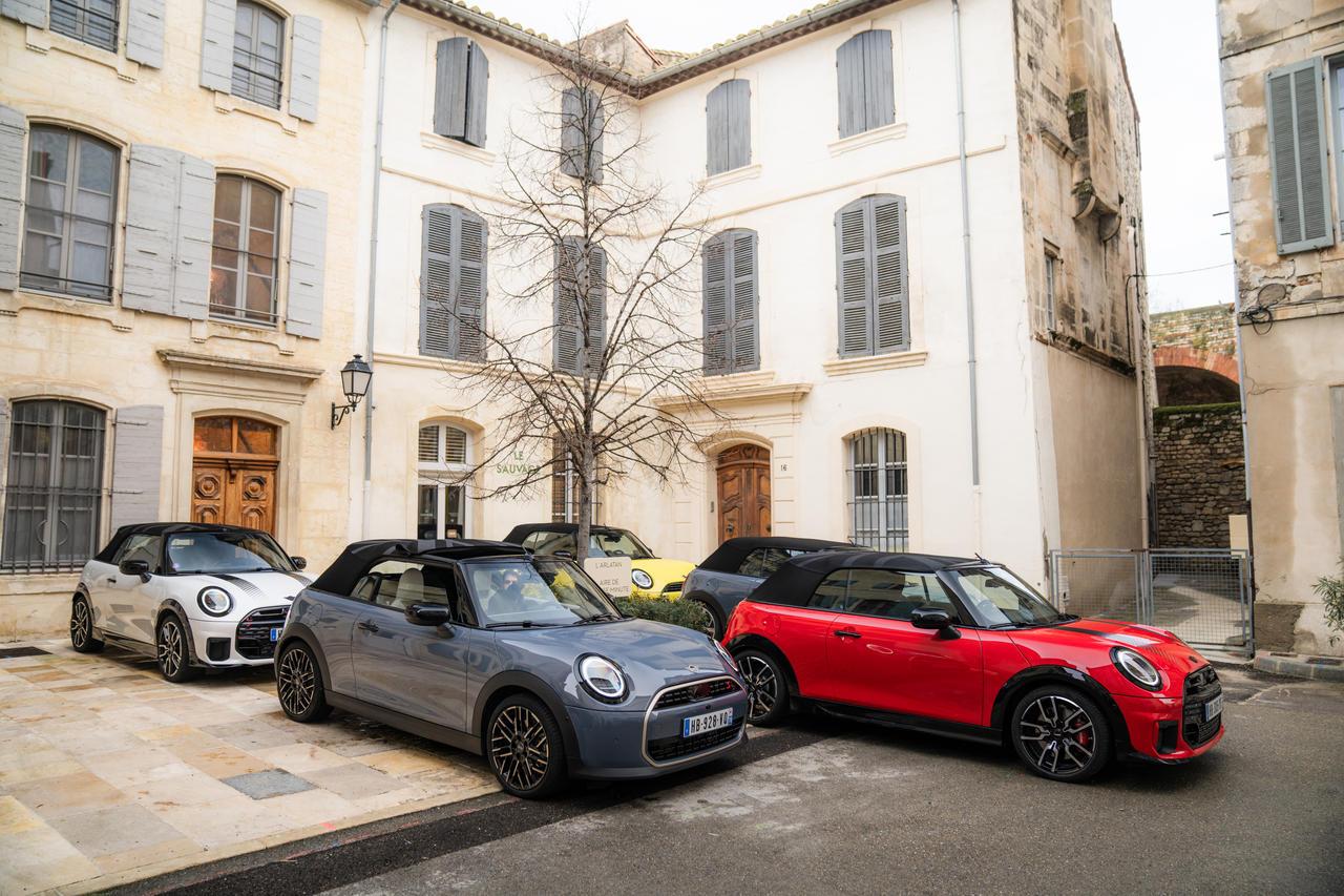 Photo 7 - La Mini cabriolet se décline avec trois niveaux de finitions ...