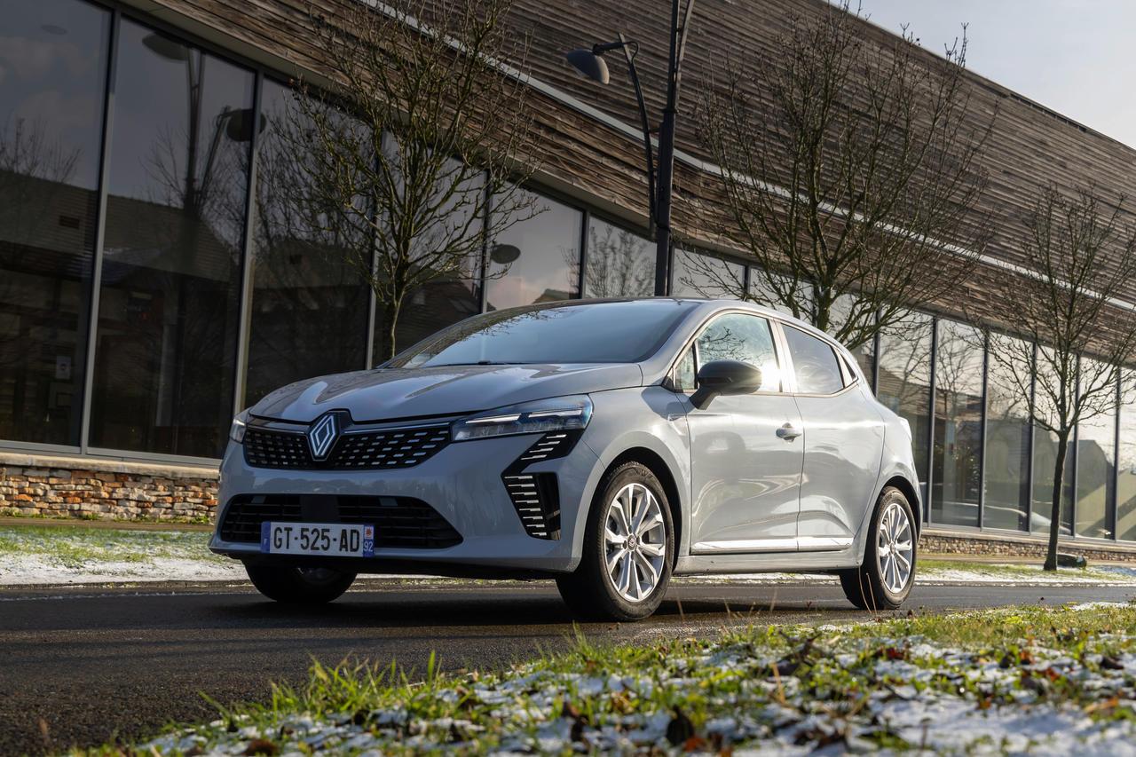 Photo 45 - Renault Clio Evolution gris rafale vue avant gauche - Guide ...