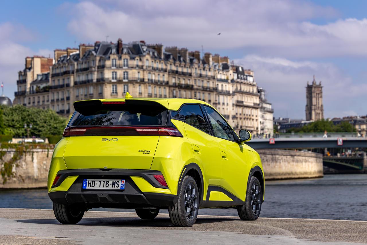 Photo 9 - BYD Dolphin Surf lime green vue arrière - Essai, prix et ...