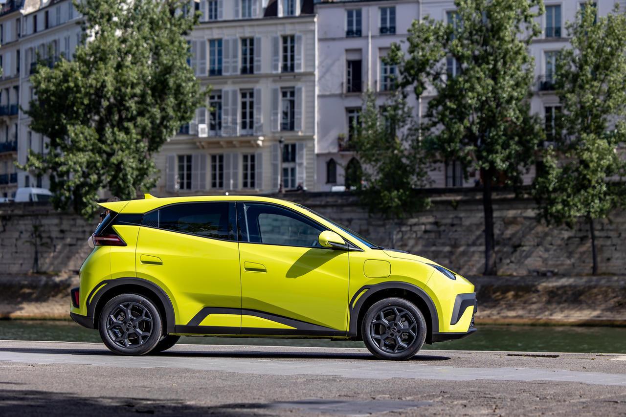 Photo 8 - BYD Dolphin Surf lime green profil - Essai, prix et autonomie ...