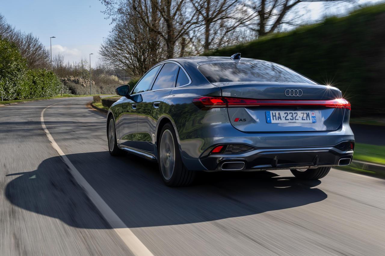 Photo 2 - Audi A5 2024 vue arrière dynamique - Essai Audi A5 2.0 TFSI (2025). Notre avis sur la ...