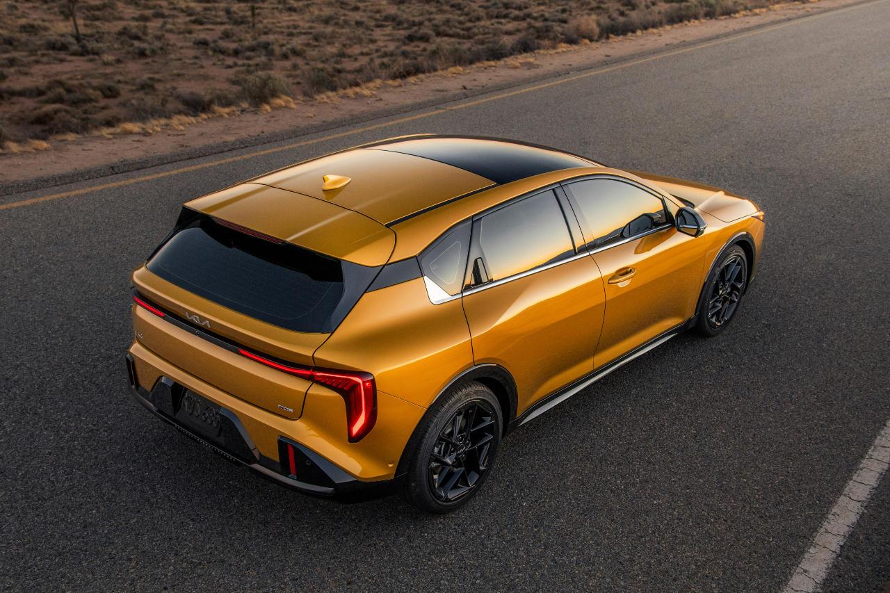 Photo 6 - Sur les flancs, les surfaces de carrosserie sont lisses et dépourvues d'aspérité ...