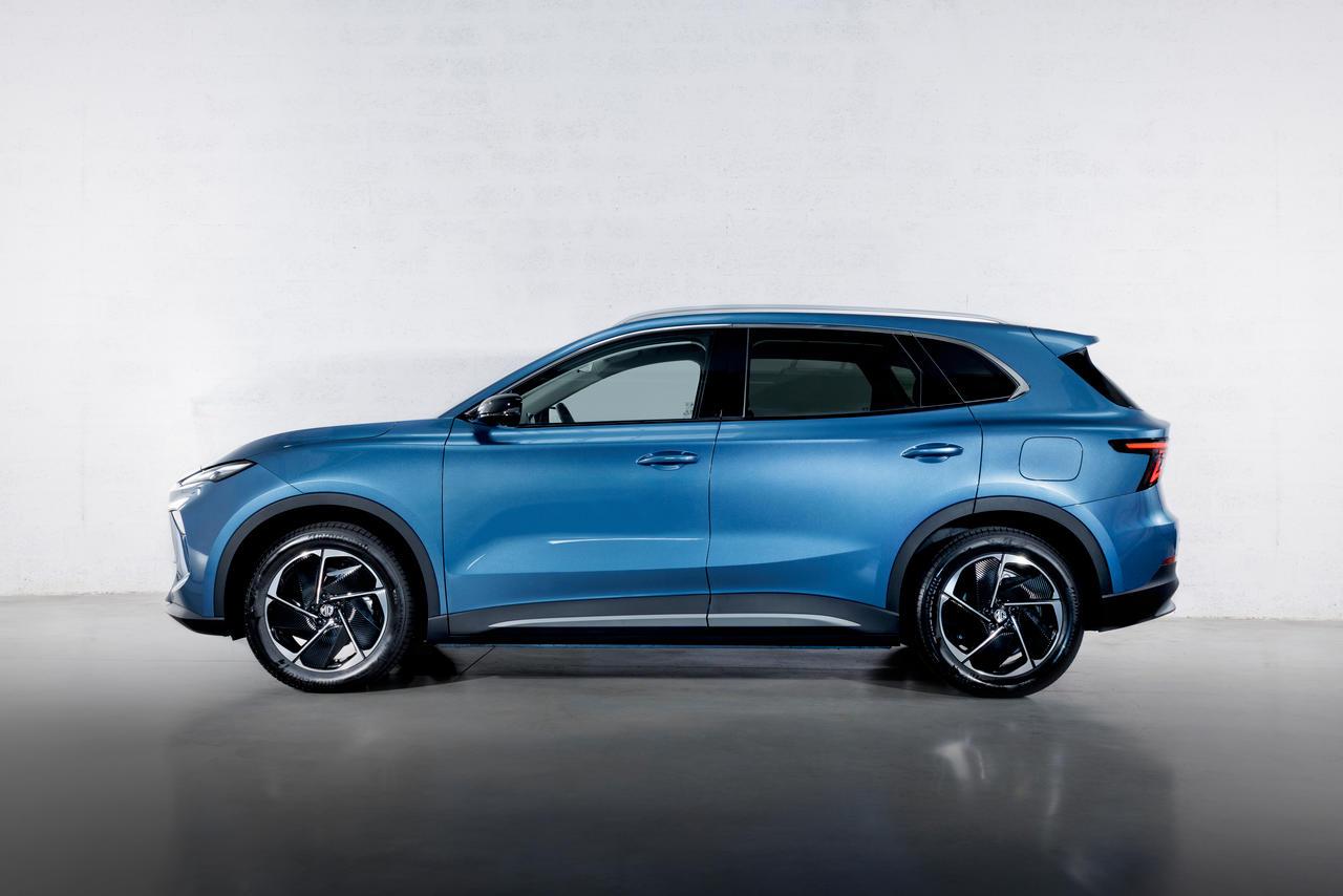 Photo 2 - Le MG S5 EV s'étire considérablement par rapport à l'ancien ZS (+16 cm). A 4,48 m de ...