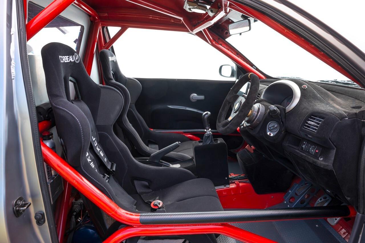 Photo - Ambiance compétition dans l'habitacle. - Nissan Micra 350SR ...