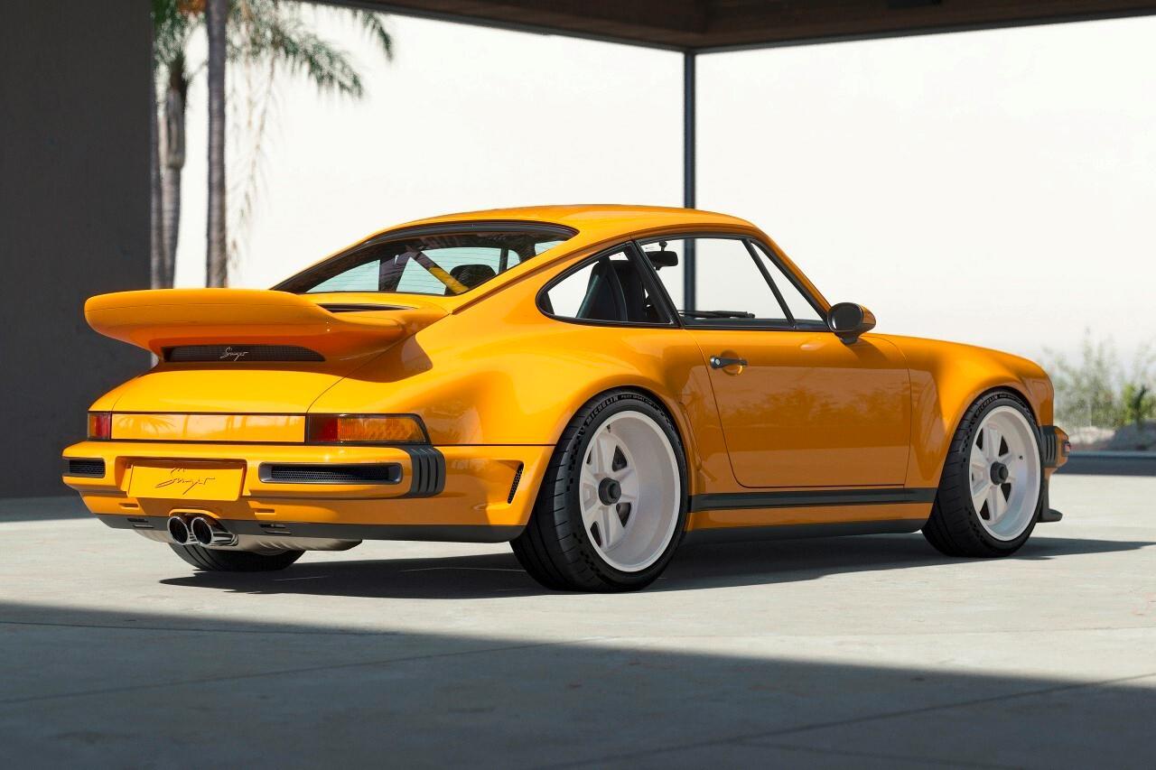 Photo 7 - Les jantes style Fuchs sont à écrou central. - Porsche 911 ...