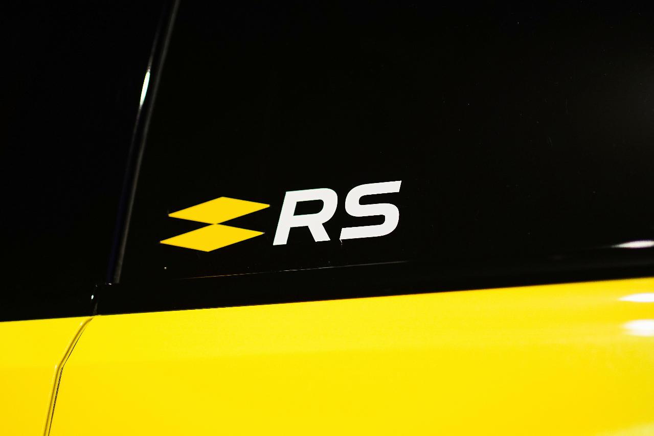 Photo 3 - Le logo R.S est apposé sur les vitres arrière. - Renault 5 ...