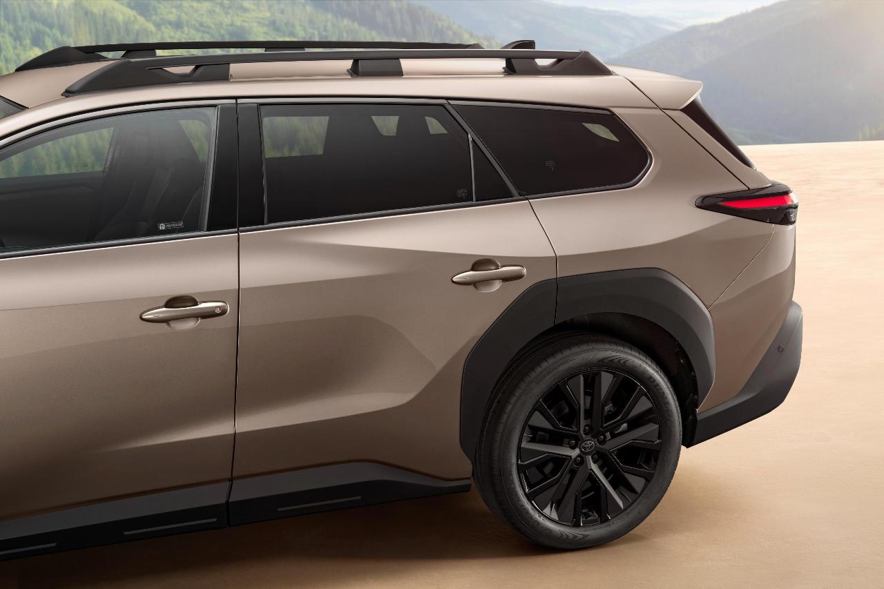 Photo 10 - La poupe est allongé sur le break comparé à celle du SUV. - Toyota bZ4X Touring (2026 ...