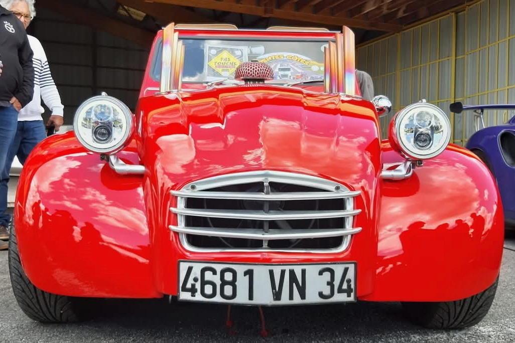 Photo 4 - Gonflée, lissée, modernisée et bien motorisée, cette "2 Deuch ...