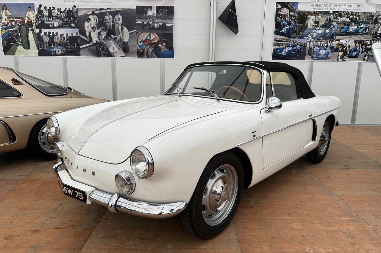 Photo 6 - Cette Alpine A108 Cabriolet a été produite entre 1958 et 1960 ...