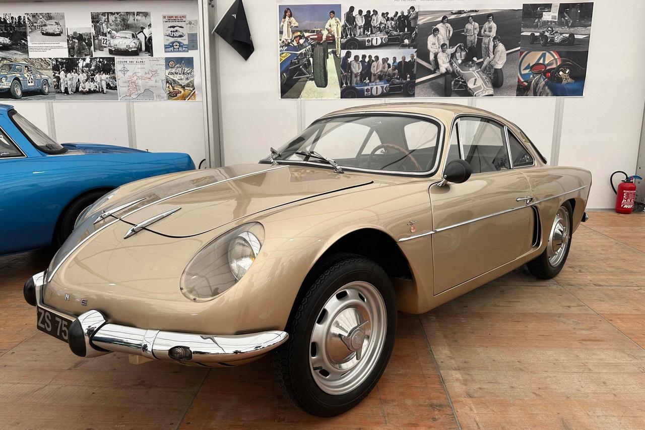 Photo 8 - Cette Alpine A108 Tour de France date de 1960. C'est la ...