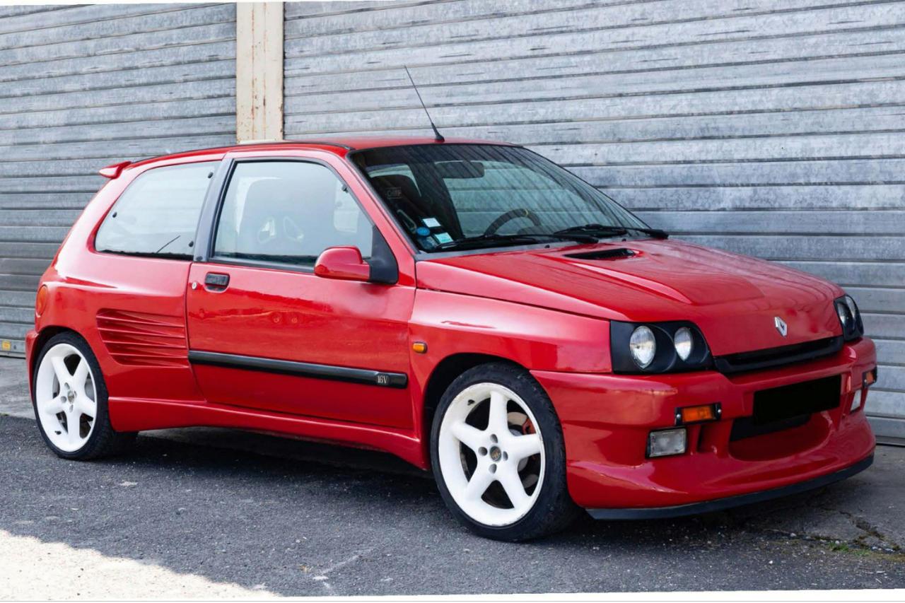 Photo 6 - Cette Clio 16S de 1995 a reç des jantes monobloc et un kit ...