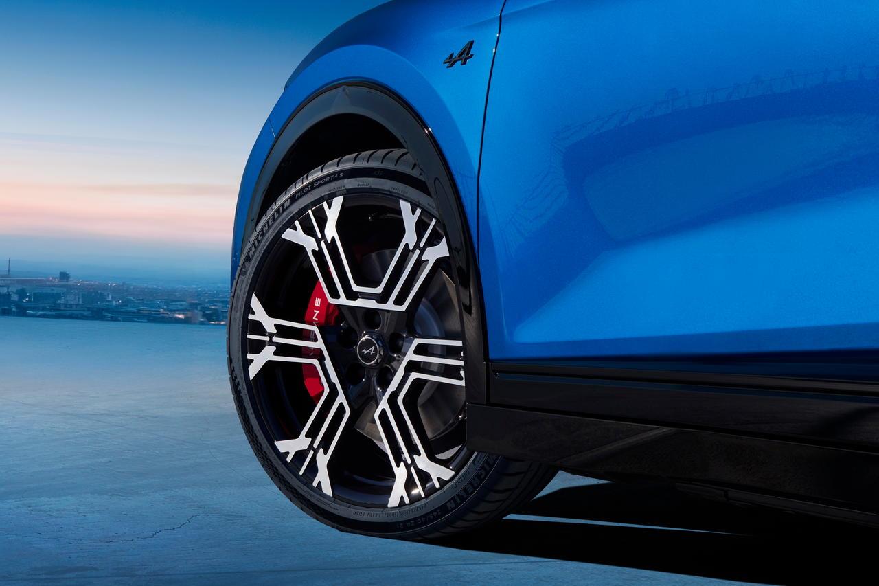 Photo 8 - L'Alpine A390 est proposé avec des jantes de 20 ou 21 pouces ...