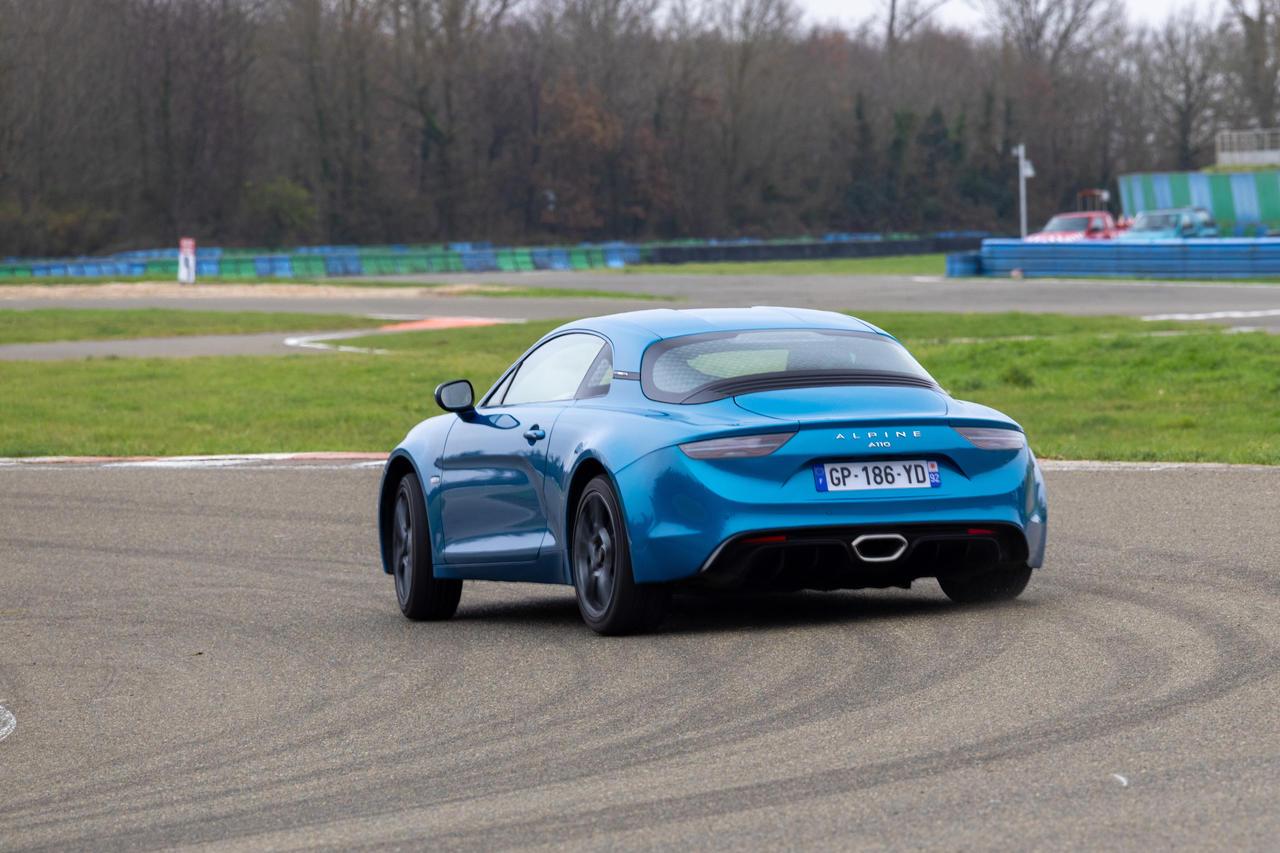 Photo 2 - La teinte Bleu Alpine est la plus demandée. - Quelles ...