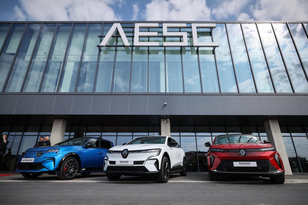 Photo 5 - renault 5 alpine a290 megane scenic e tech electrique bleu ...