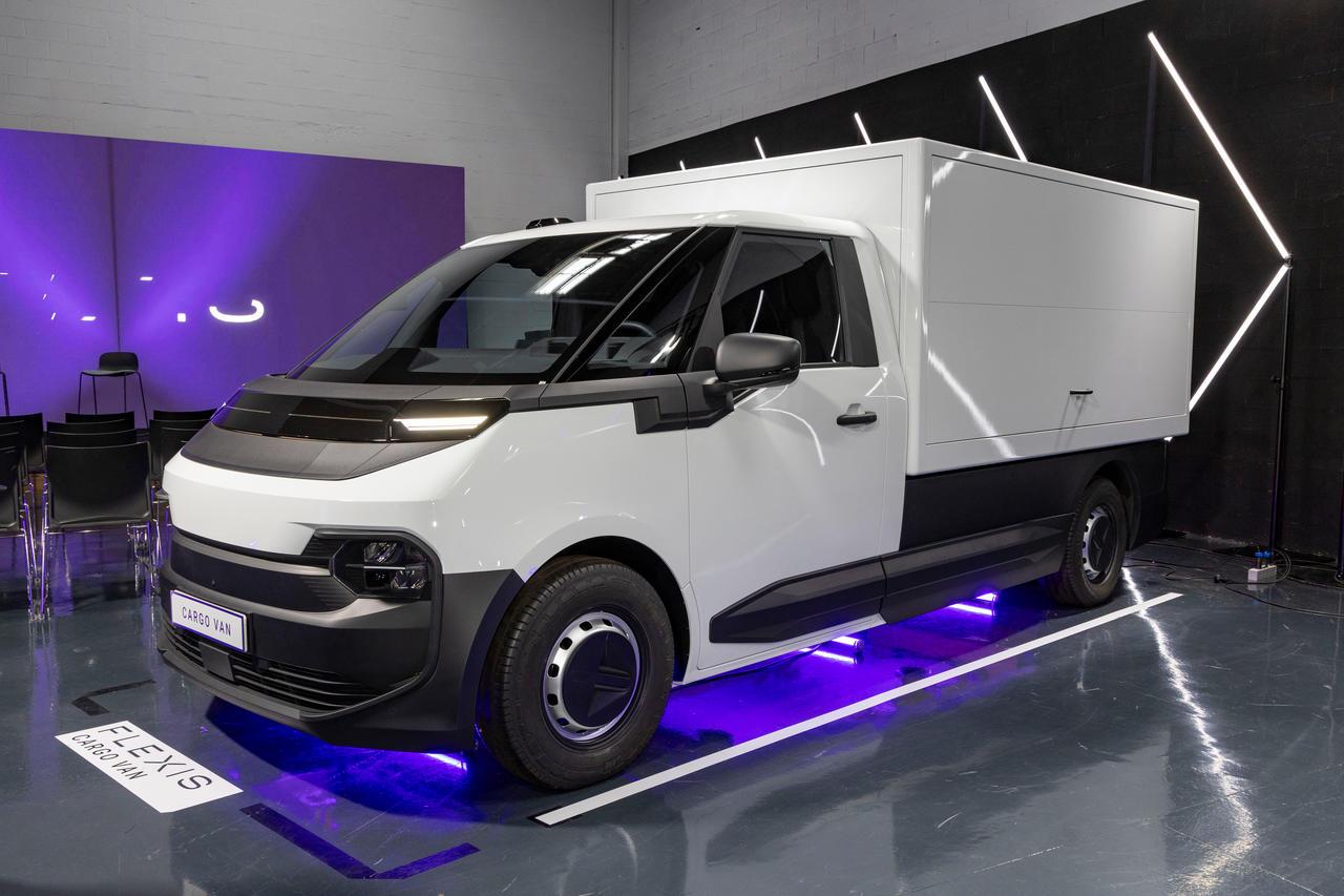 Photo 8 - Clone du Panel Van, le Cargo Van est un véhicule modulable ...