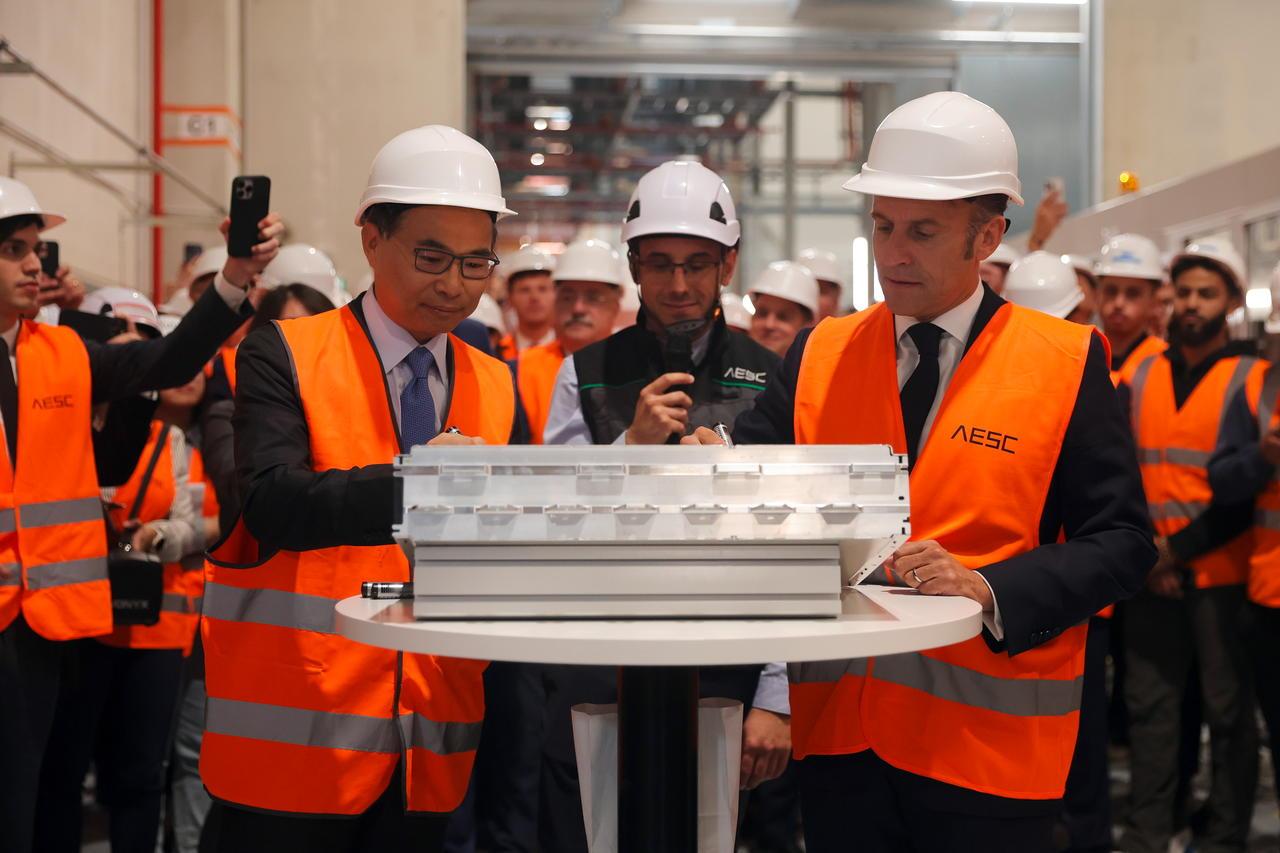 Renault ElectriCity. Emmanuel Macron inaugure la gigafactory AESC de Douai