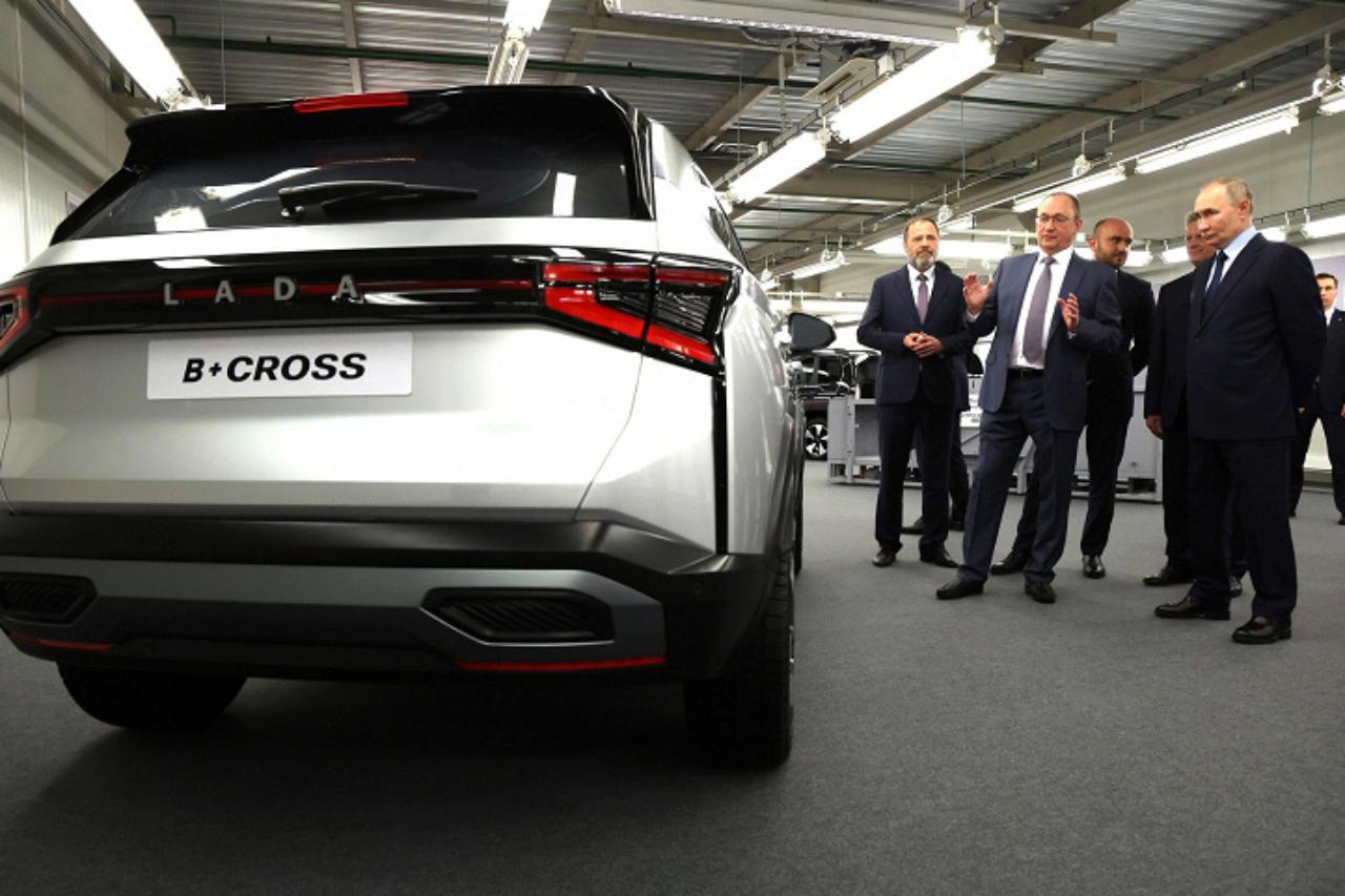 Photo 6 - Le 28 janvier 2025, Vladimir Poutine visitait l'usine AvtoVAZ ...