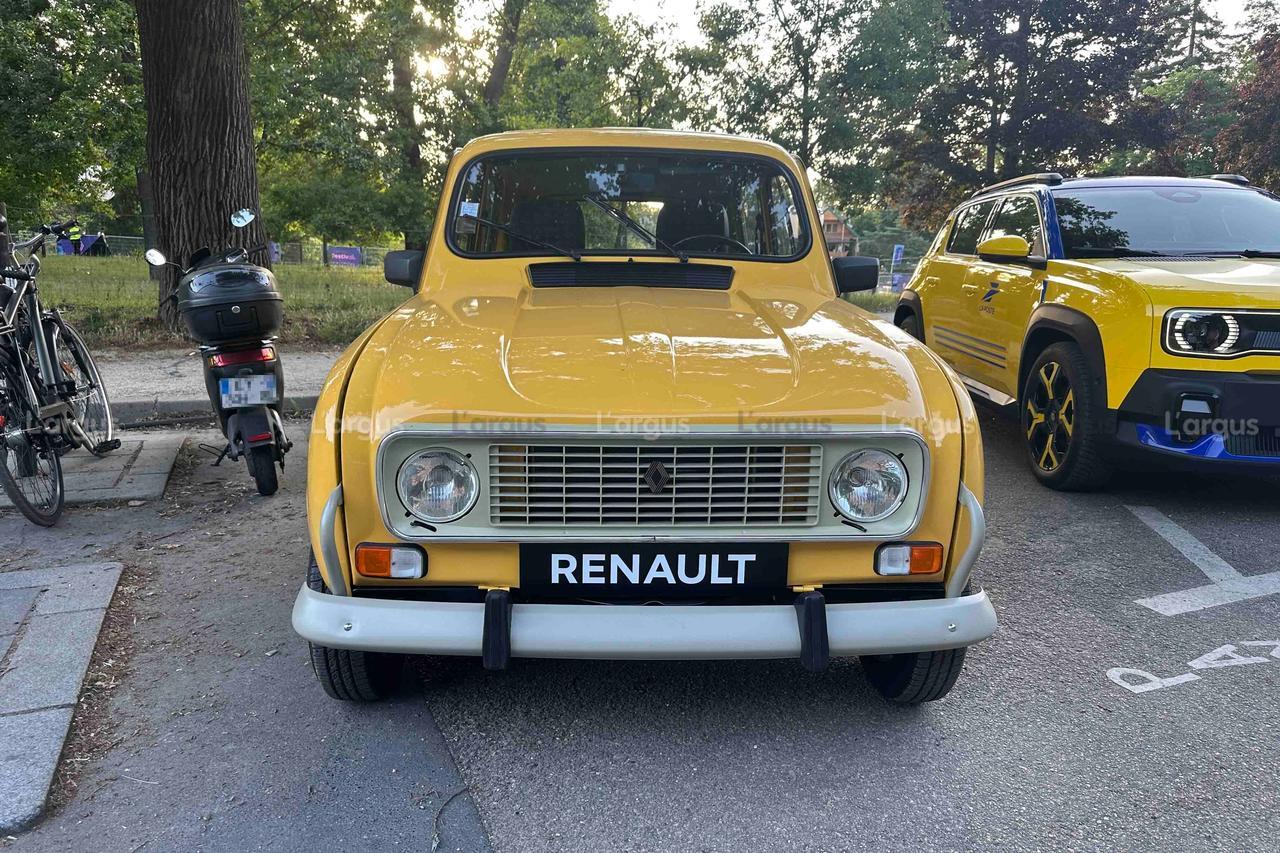 Photo 7 - La 4L La Poste a officié au côté des facteurs de 1962 à 1989. - Scoop. Renault 4 La ...