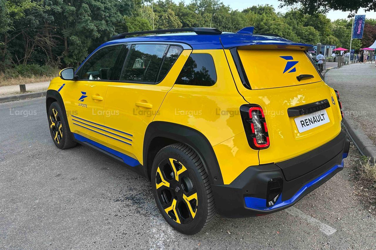 Photo 4 - La nouvelle 4L de La Poste adopte des becquets bleus. - Scoop. Renault 4 La Poste ...