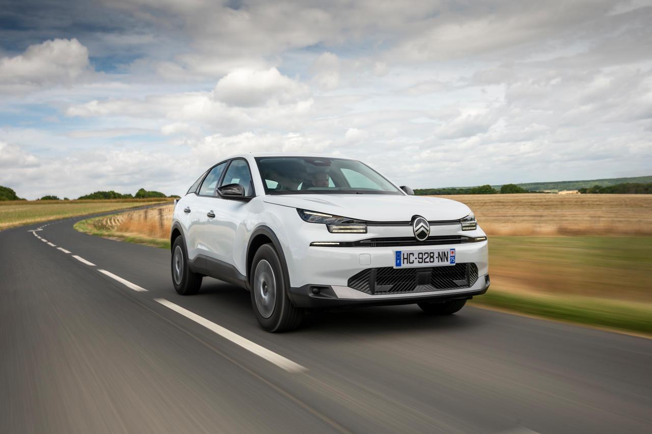 Photo 1 - Citroën C4 hybride 110 vue roulant avant - Essai Citroën C4 ...