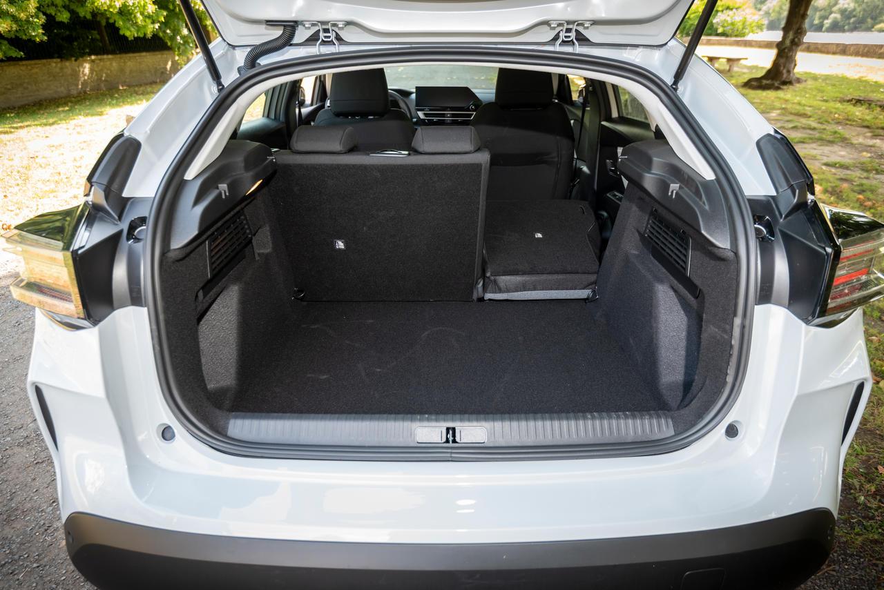 Photo 20 - Citroën C4 hybride 110 vue coffre banquette rabattue 1/3 ...