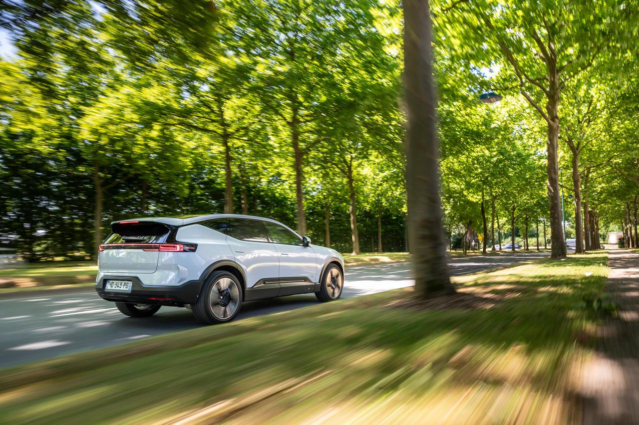 Photo 2 - Polestar 3 essai sur route vue arriere gauche - Essai ...