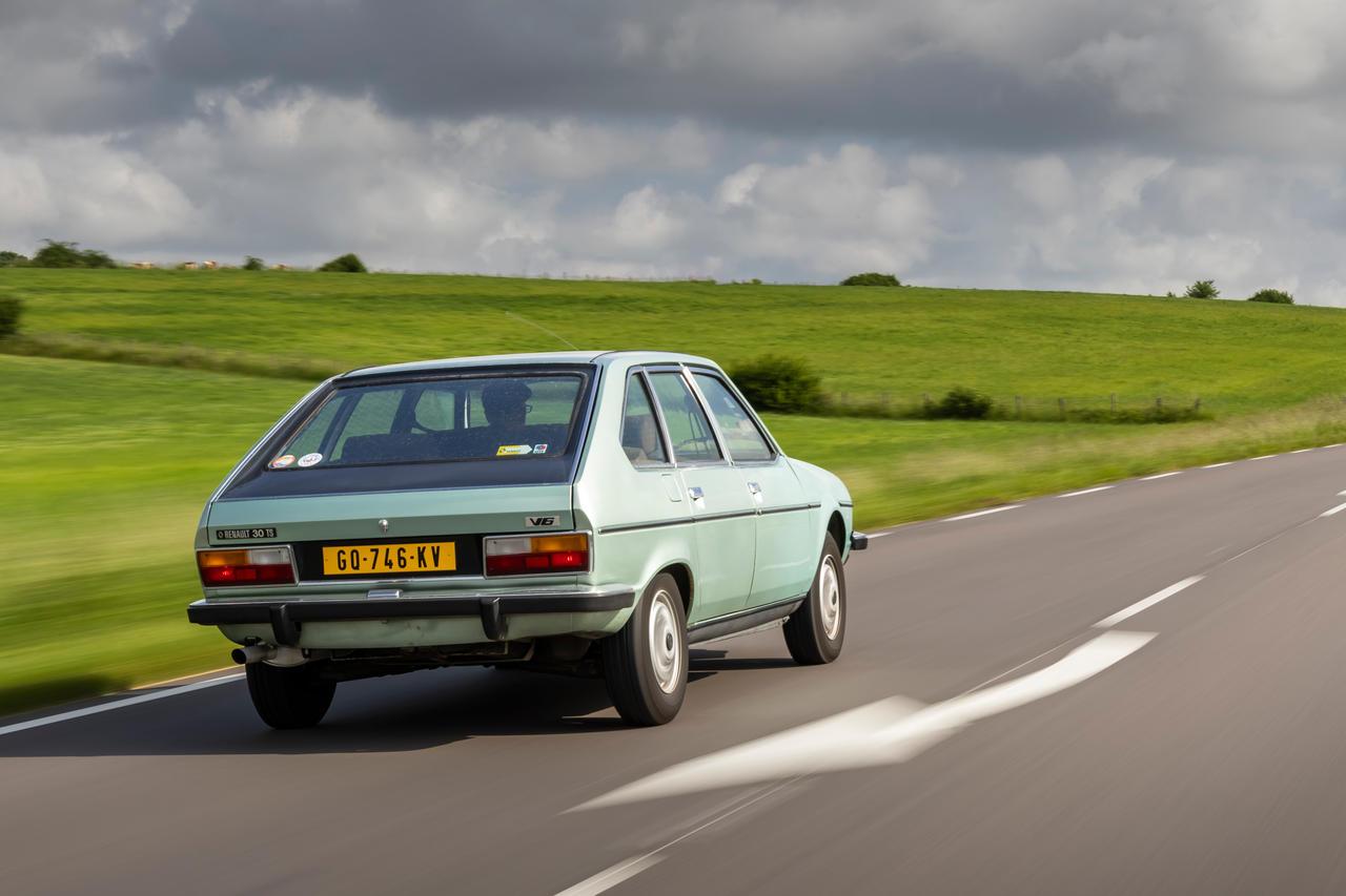 Photo 3 - R30 TS V6 PRV 1977 à l'essai - Essai rétro Renault 30 V6 : une quinqua pas vraiment ...