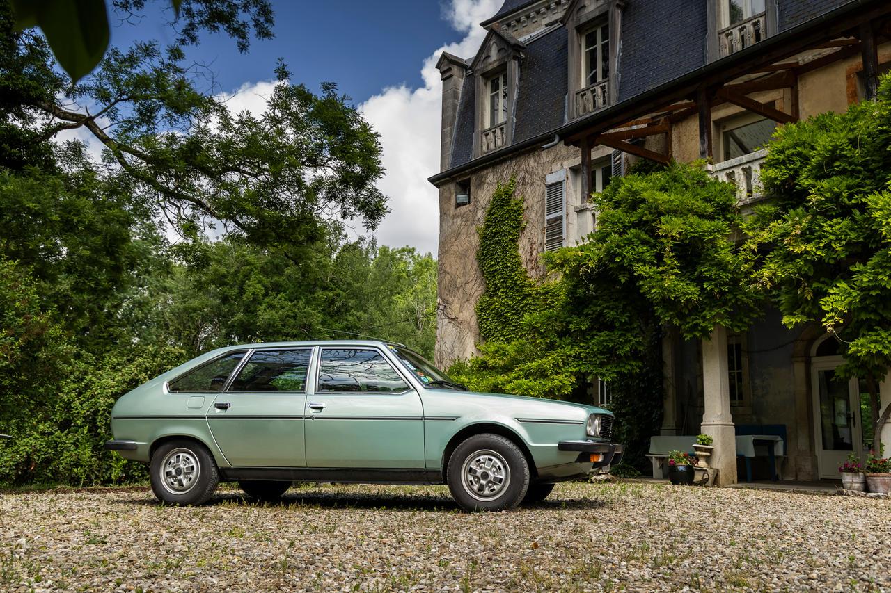 Photo 6 - Renault 30 face à la Renault 20 - Essai rétro Renault 30 V6 : une quinqua pas vraiment ...