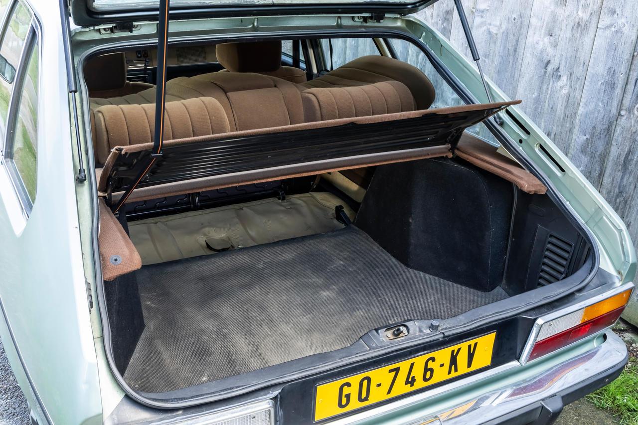 Photo 23 - coffre Renault 30 TS - Essai rétro Renault 30 V6 : une quinqua pas vraiment rouillée