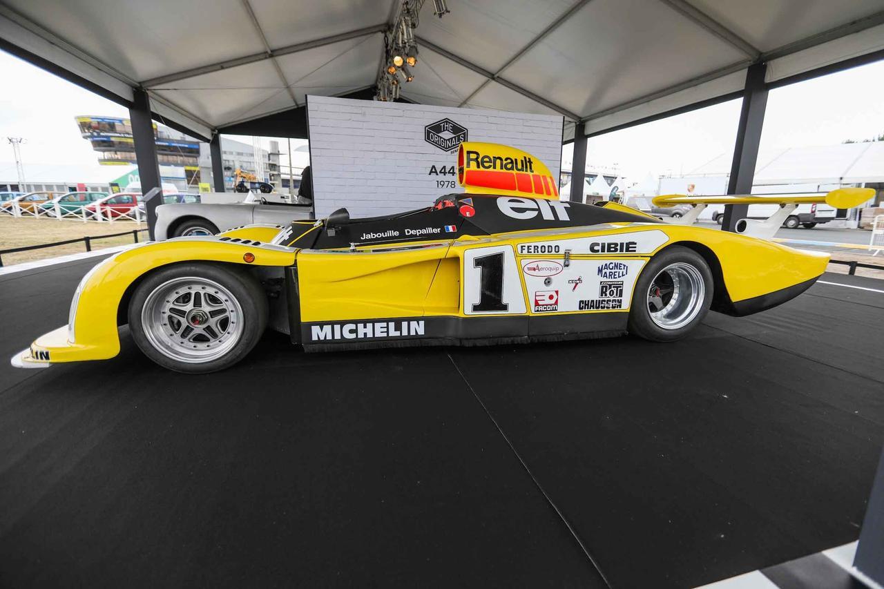 Photo 7 - L'Alpine A442B exposée au Mans Classic. - Le Mans Classic 2025 : programme, infos ...