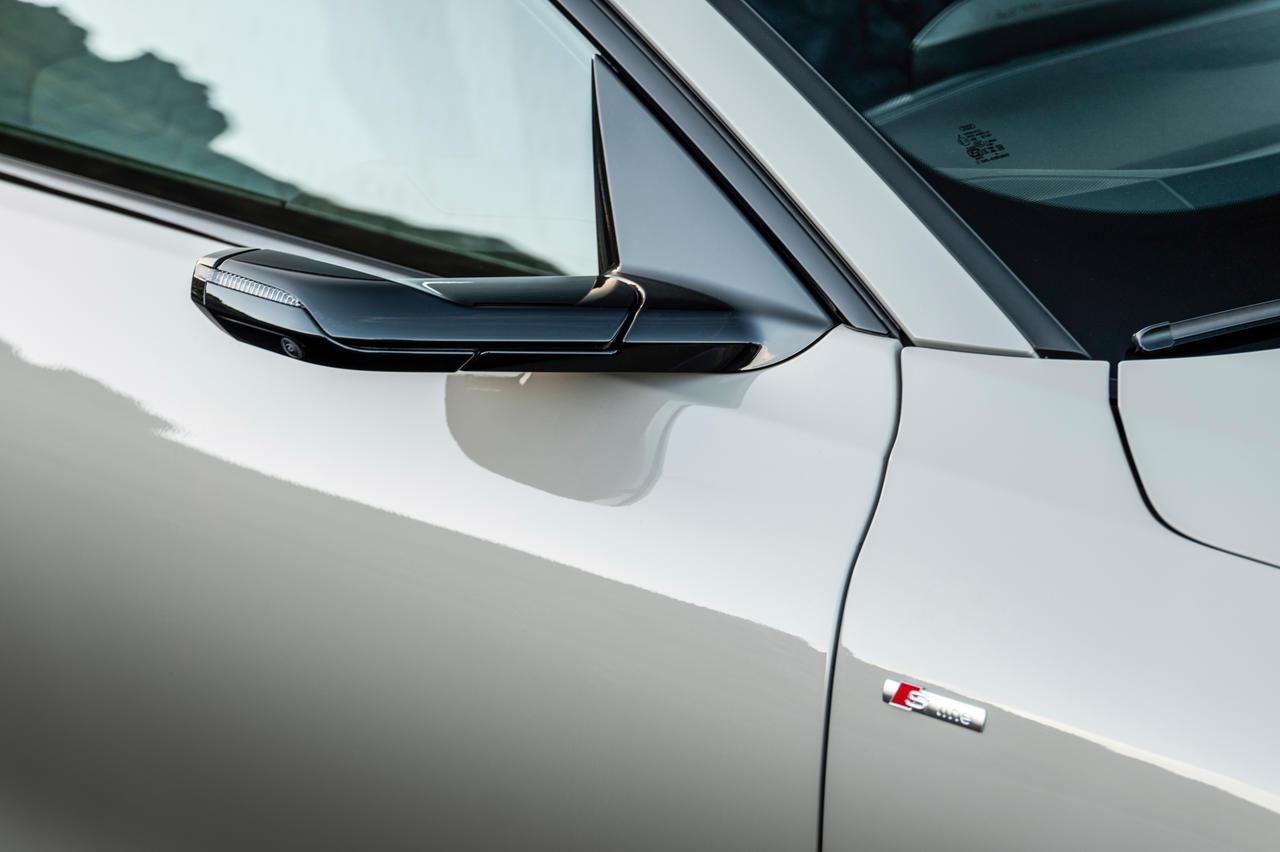 Photo 15 - Audi A6 e-tron Avant 2024 rétroviseur caméra - Essai Audi A6 ...