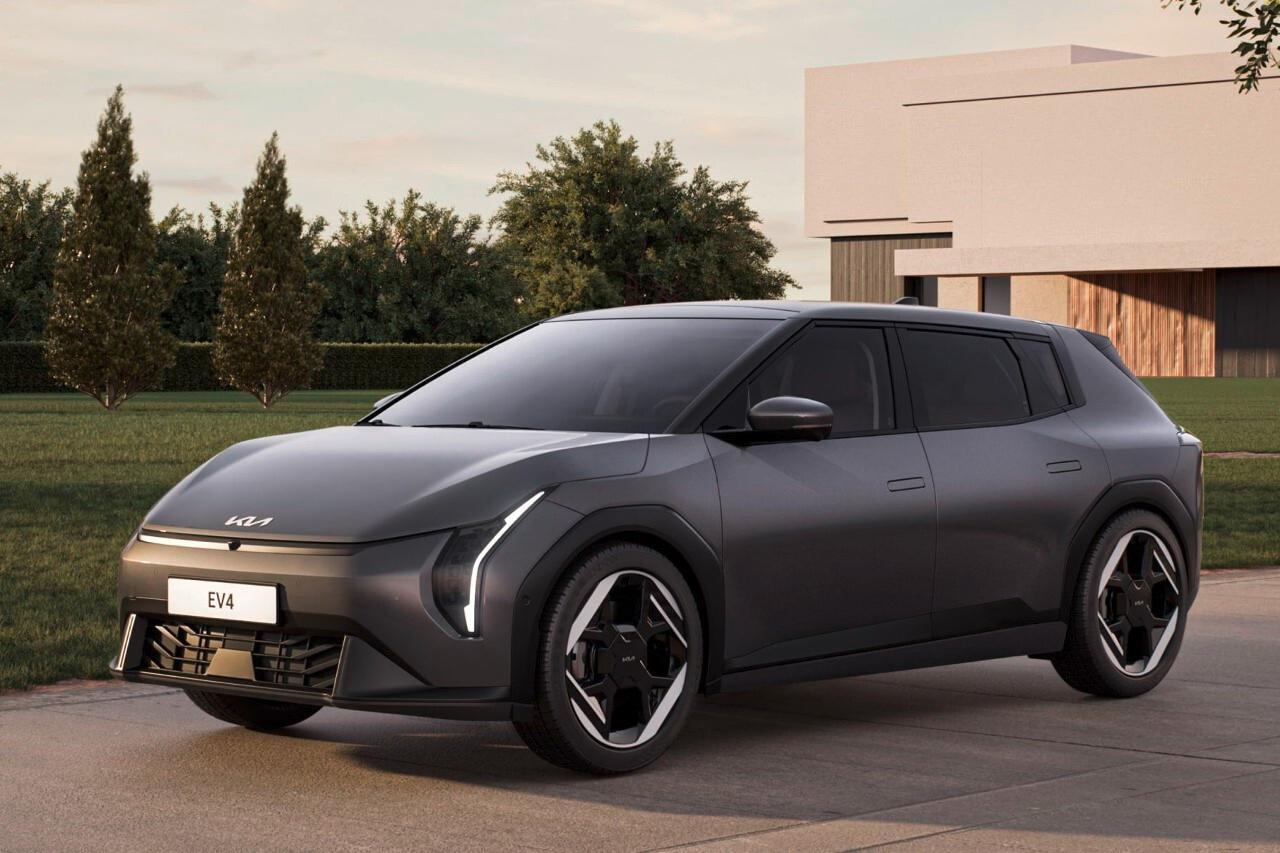 Prix Kia EV4 (2025) : finitions et équipements des berlines compacte et fastback électriques