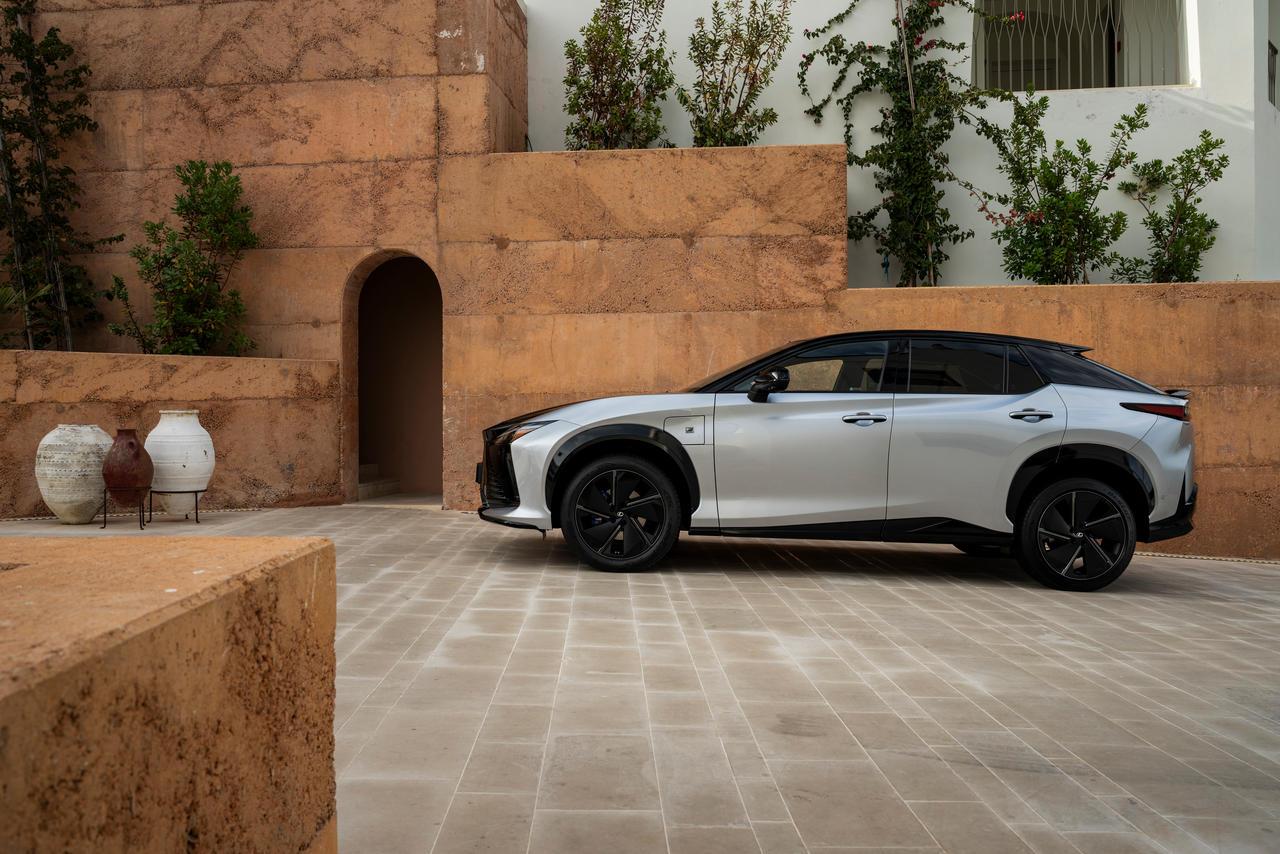 Diaporama et photos - Essai Lexus RZ 550e (2026). Le SUV qui ne se conduit pas comme les autres ...