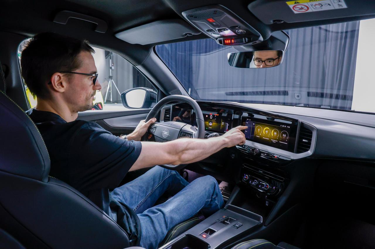 Opel Mokka GSE (2025). À bord du nouveau SUV électrique sportif allemand