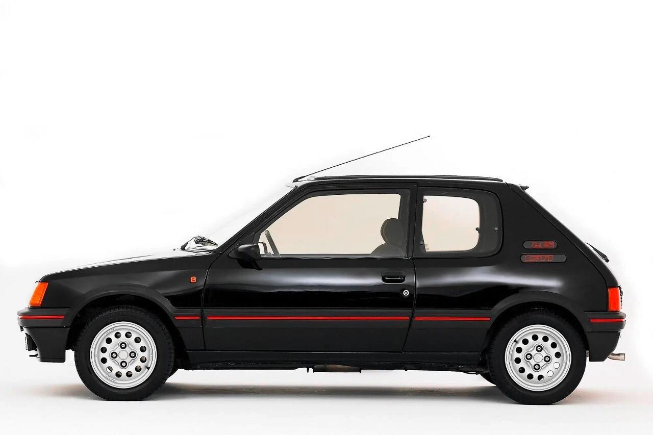 C'est l'histoire d'une chic Peugeot 205 Roland Garros et d'une simple ...
