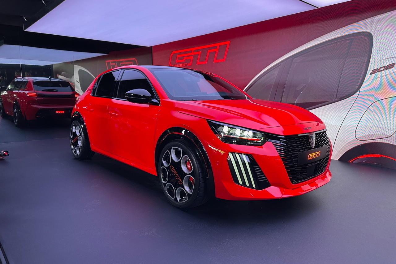 Photo 12 - La Peugeot e-208 GTI est animée par un moteur électrique ...