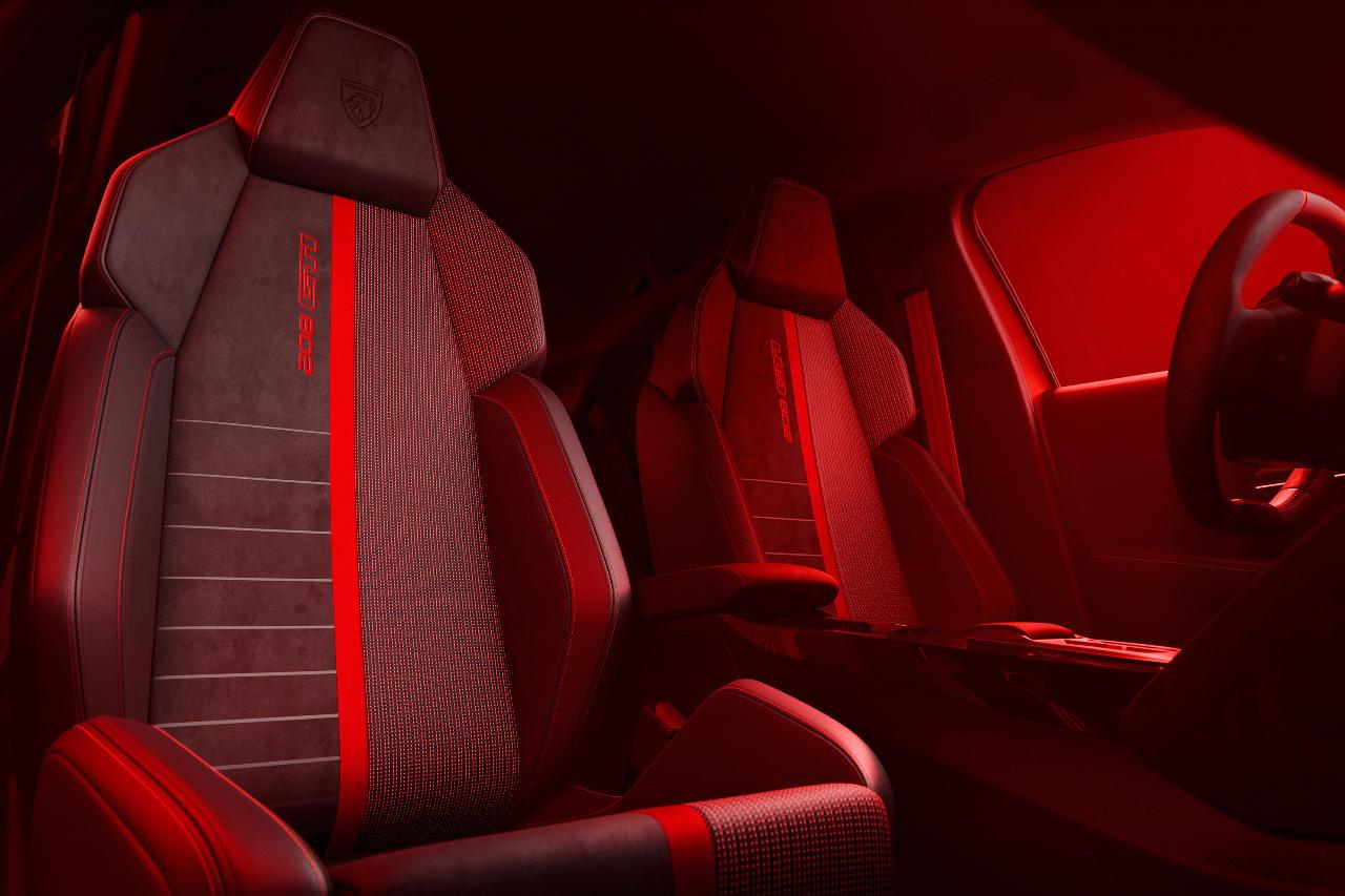 Photo 8 - Les sièges sport, spécifiques à la e-209 GTI, sont aussi ...