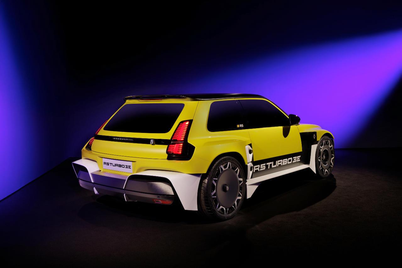 Photo 4 - La biplace est une propulsion de 555 ch. - Renault 5 Turbo 3E : la citadine électrique ...