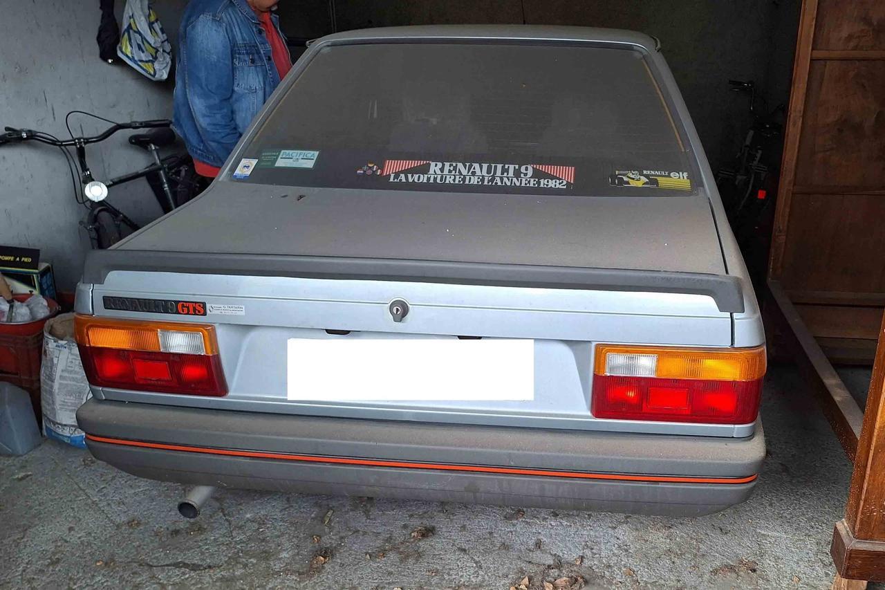 Photo 2 - Cette R9 GTS est restée des années dans un garage. - La ...