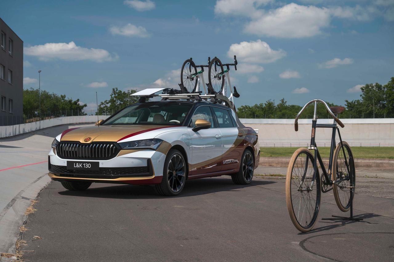 Photo 2 - skoda superb combi hybride L&K 130 - Skoda L&K 130 : on a ...