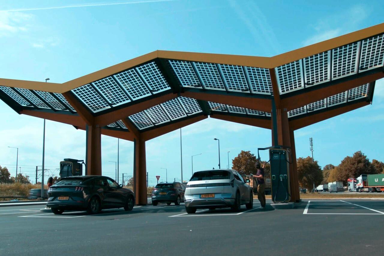 Photo 4 - Leurs 1 700 stations européennes comptent 11 000 bornes au ...