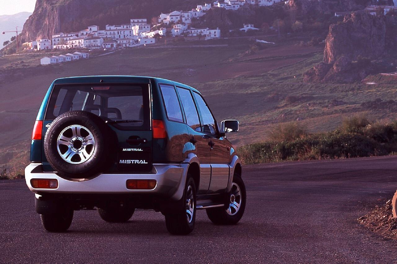 Photo 19 - Tout-terrain aux lignes adoucies, le Mistral ou Terrano de ...