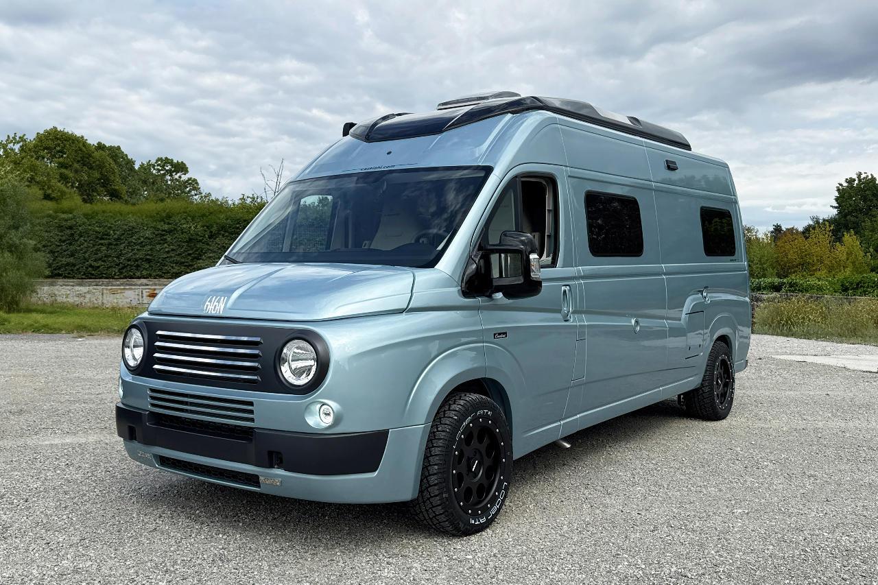 Photo 7 - La version van aménagé propose une variante à toit relevable ...